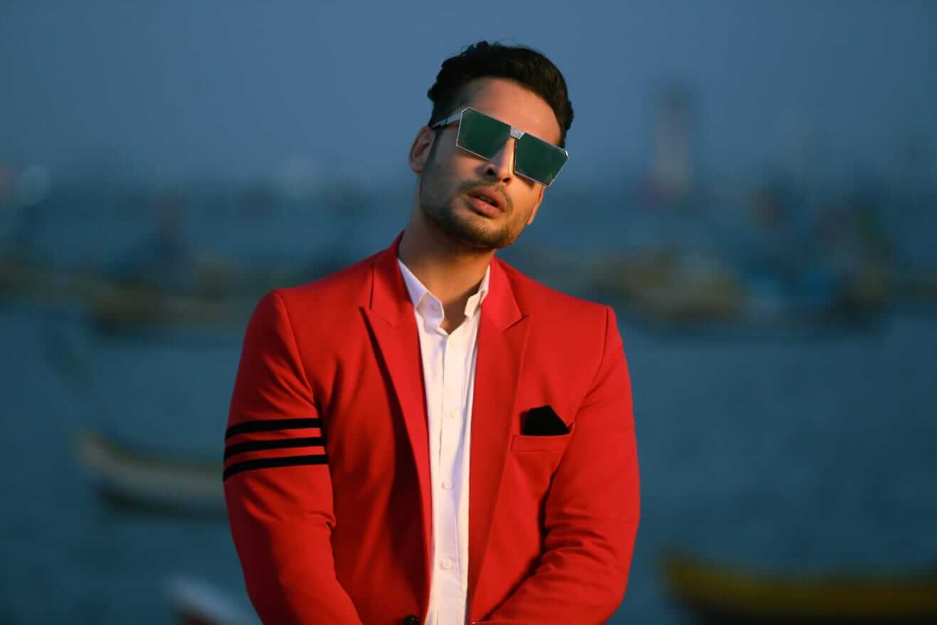 Enbee recreates Nusrat Fateh Ali Khan’s iconic Kinna Sona - Bollywood Couch