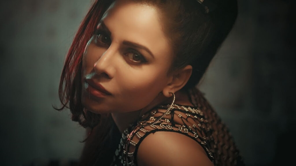 Kavya Keeran dazzles in a glamorous look she shoots for a song named ...